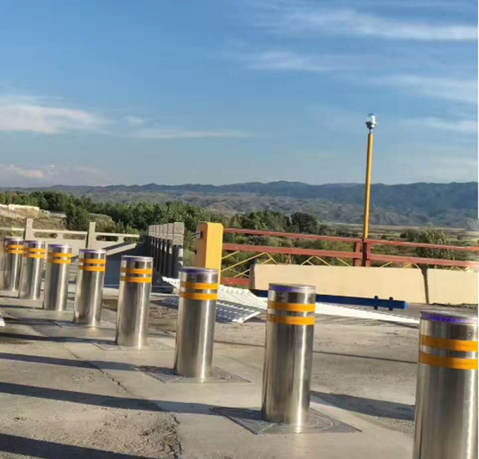 Durable IP67 Hydraulic Road Barriers , Parking Space Blocker Built - In ...